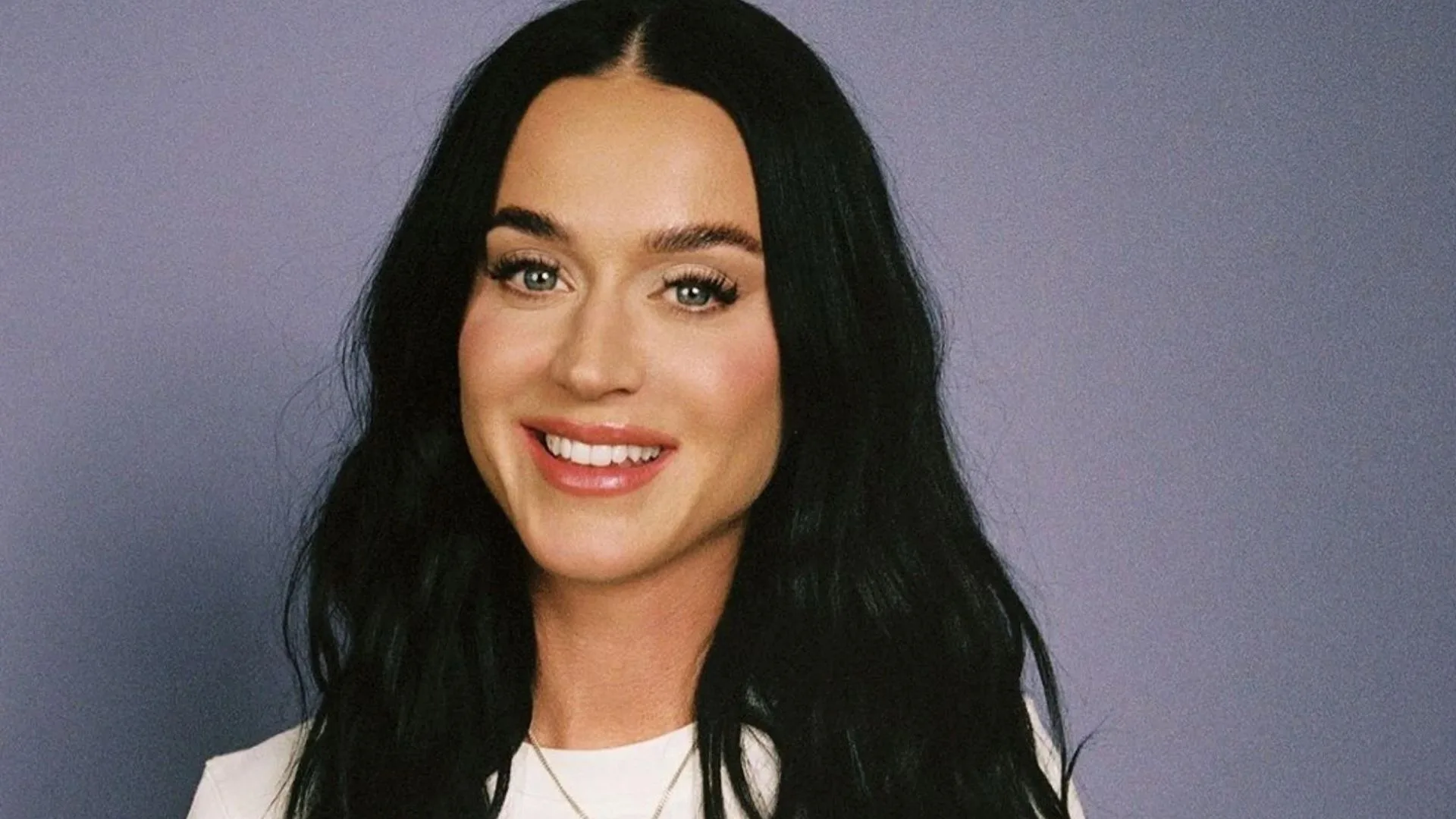 Katy Perry chuta Labubu durante apresentação - Metropolitana FM